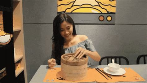 똥싸고 앉아있네