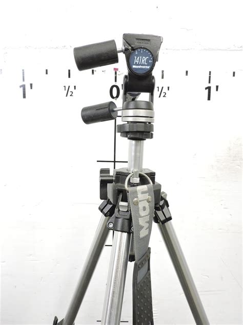 Police Auctions Canada 70 Manfrotto 055c Tripod 244122b