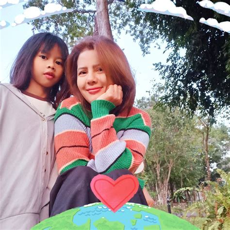 ทีวีพูล Tvpool เป็นบุญตา แห่สาธุ พระธาตุเสด็จเกาะ องค์หลวงปู่ดู่ เป็นสีชมพู ไวยาวัจกรวัด