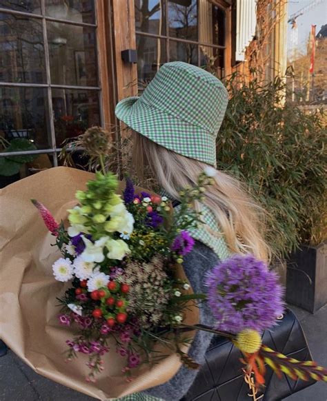 صور بنات مع الورد خلفيات بنات ماسكين ورد نجوم سورية