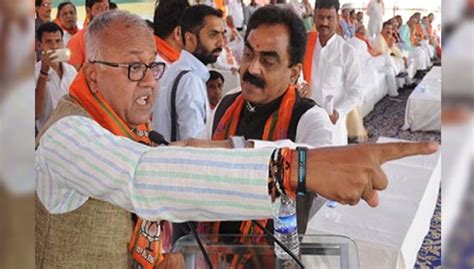 Video मंच पर क्यों आग बबूला हुए नंदू भैया प्रदेश अध्यक्ष को संभालना