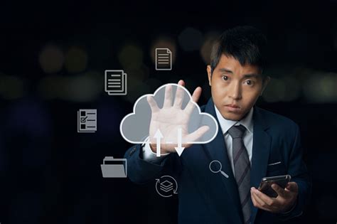 클라우드 컴퓨팅 가상 아이콘 클라우드 서버 컴퓨팅 연결 데이터 정보를 가진 사업가 개념에 대한 스톡 사진 및 기타 이미지 개념 개인 장식품 계획 Istock