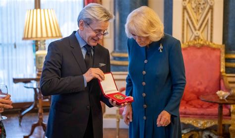 Sex And The City Actor Receives Award From Queen Consort