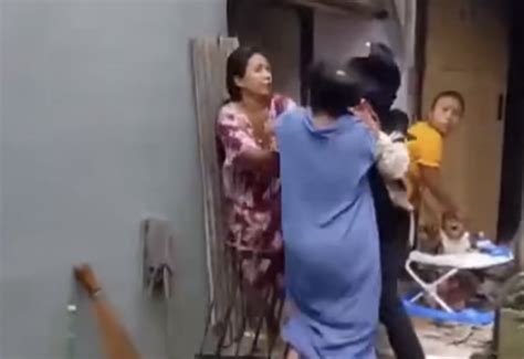 Waduh! Emak-emak di Gresik Ditagih Utang Malah Ngamuk, Lempar Mangkok ke Penagih Sampai Berdarah ...