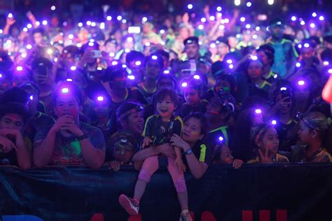 Color Manila Caps 2016 With The Color Manila Blacklight Run Held At