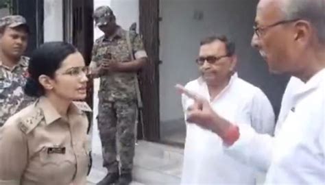 Ips Officer And Personal Space Viral Video From Bihar Shows Former Dgp