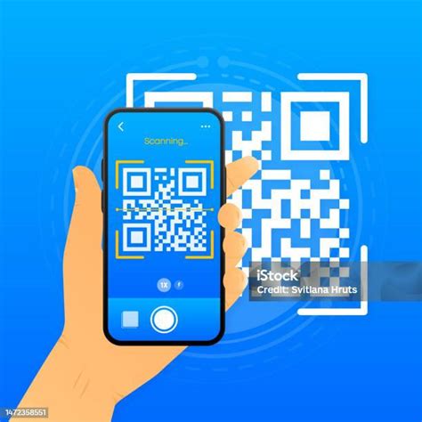 스마트 폰에서 Qr 코드를 스캔합니다 지불을위한 Qr 코드 Qr 코드를 스캔하는 전화를위한 모바일 앱 스캔을 위해 손을 잡고