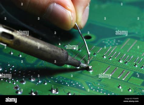 Installation And Soldering Of Electronic Components Using A Soldering