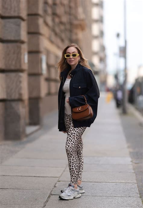 25 Yoga Pants Outfits To Wear Beyond The Gym