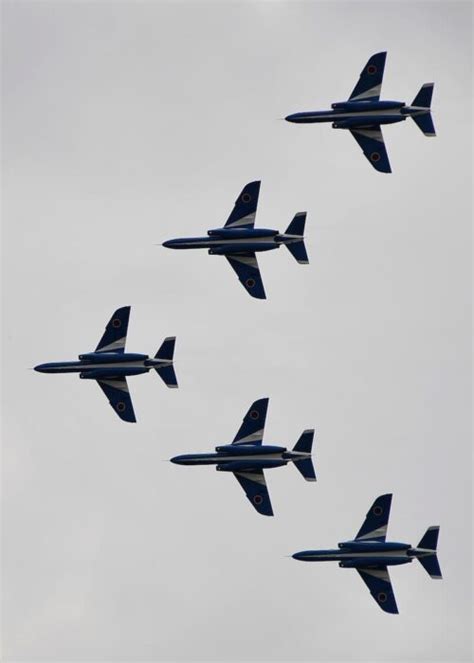 ブルーインパルス：航空自衛隊t 4ジェット練習機のアクロバットチーム 写真で学ぶ航空機のモノづくり