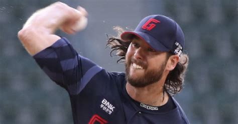 프로야구 롯데 투수 윌커슨과 재계약총액 95만 달러