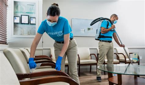 Commercial Cleaning Crew