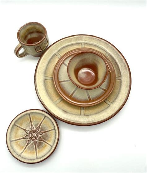 Vintage Frankoma 5 Piece Place Setting Wagon Wheel In Desert Gold Etsy