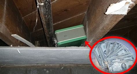 집 벽 속에서 60년 전 돈 가방 발견해 포스트쉐어