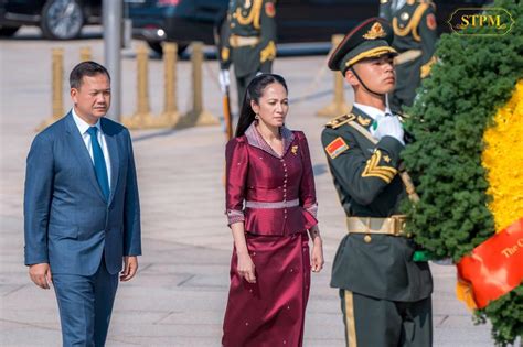 សម្តេចមហាបវរធិបតី ហ៊ុន ម៉ាណែត អញ្ជើញដាក់កម្រងផ្កា