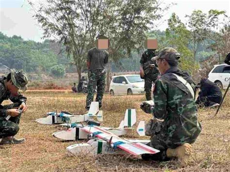 ကျိုက်မရောနှင့် ကျုံဒိုးရှိ စစ်တပ်၏ တံတားဂိတ် ၂ ခုကို မောင်းသူမဲ့ လေယာဥ်ငယ်များဖြင့် ဗုံးကျဲတိုက