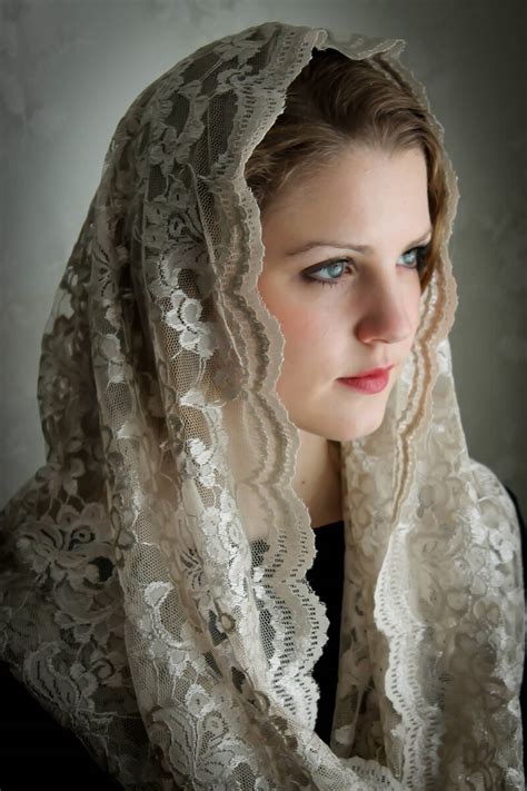 Elegant Christian Bridal Veil Designs For The Special Day