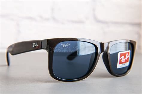 Black Ray Ban Sunglasses With The Brand Logo In Plastic Frames