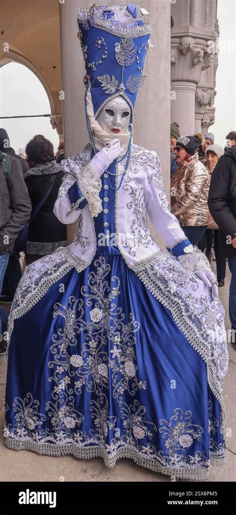 Venice Italy 23rd Feb 2025 Carnival Goers Dressed In Splendid