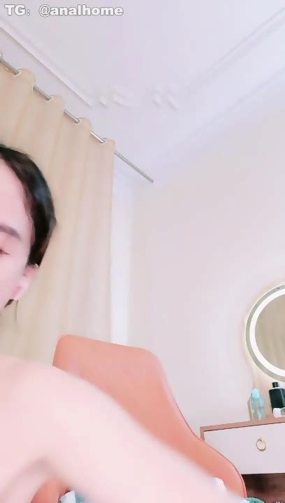 美乳