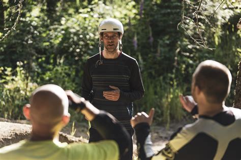 Intrinsic Flow Guiding And Instruction