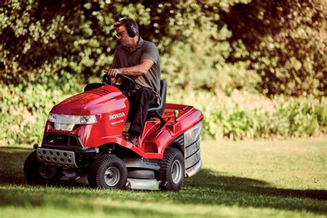 Honda HF2417 HME Ride-on Mower • Ivors Motorcycles