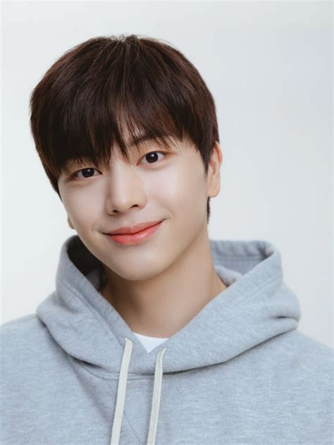 Senyum Yook Sungjae Di Foto Profil Terbaru Bikin Meleleh