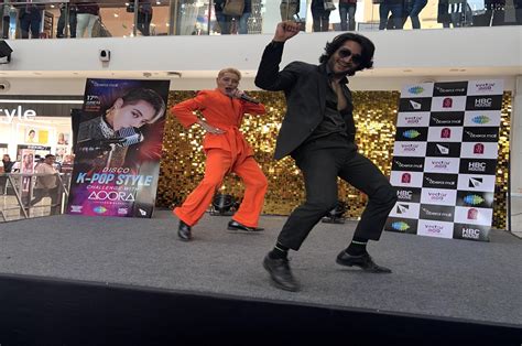 K Pop Star Aoora Invites Emerging Arjun Tanwar On Stage During