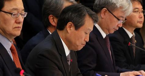 사진 착잡한 표정의 권도엽 장관