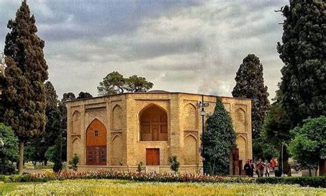 باغ جهان نما کجاست؟ تاریخچه و معماری عکس گردشی تاپ