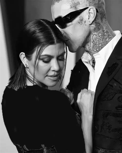 کورتنی کارداشیان وسط کنسرت همسرش، اعلام کرد باردار است