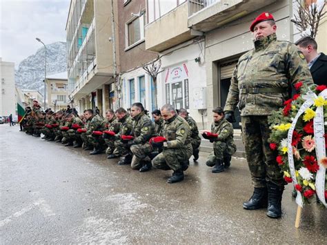 Откриха паметна плоча на ген Кирил Ботев във Враца снимки