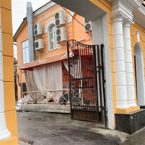 Інспекція з благоустрою анонсувала демонтаж двох споруд літнього майданчика ресторану на