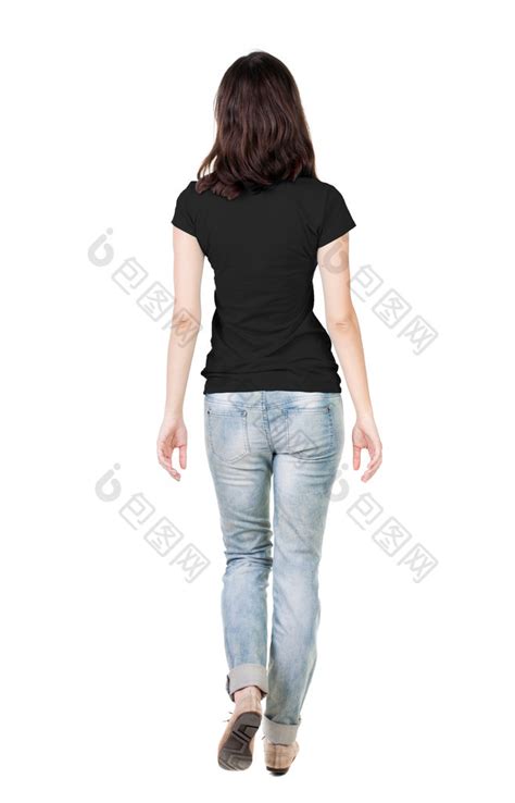 穿着牛仔裤和恤的女人的背影运动女人图片 包图网企业站