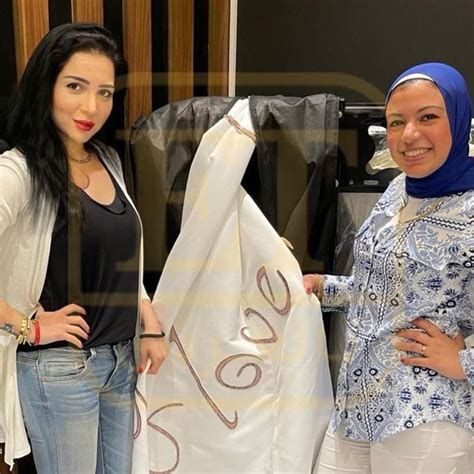 مي عز الدين تسلم فستان زفافها في فيلم عمر وسلمى للفائزة Et بالعربي