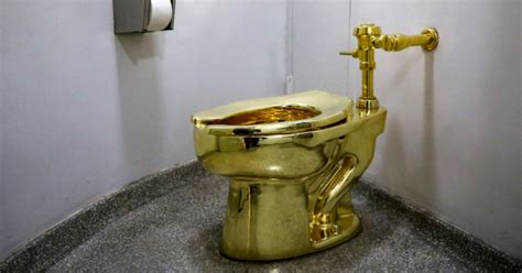 87억짜리 황금 변기 5분 만에 도난… 쪼개 팔아 행방 묘연