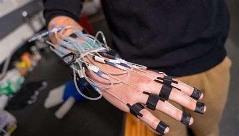 Fluidic Circuits Add Analog Options For Controlling Soft Robots