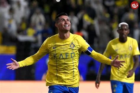 عکس امضای رونالدو روی لباس تیم رقیب