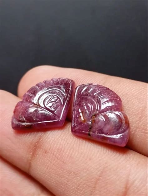28 Red Natural Ruby Carving Pair At Rs 160carat In Jaipur Id