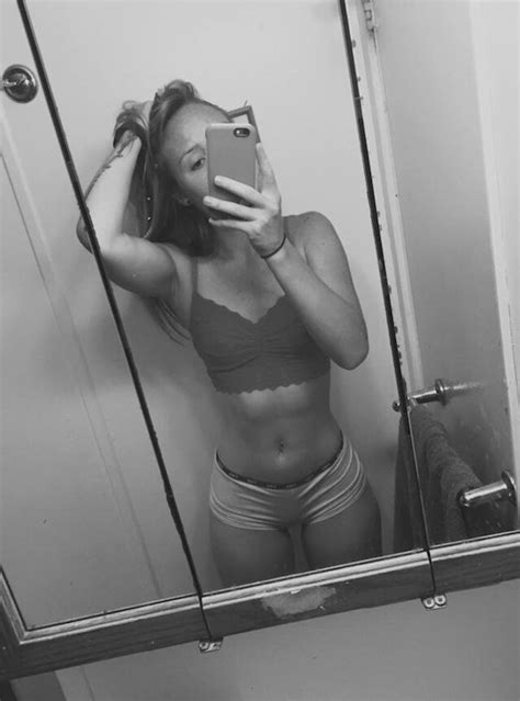 These 21 Hot Selfie Girls Are Serving Mirror Heat Barnorama