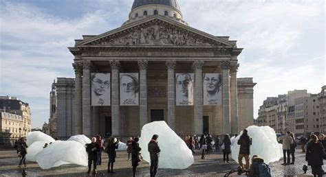 Ijsbergen In Parijs Kunst Over Klimaatverandering Bright
