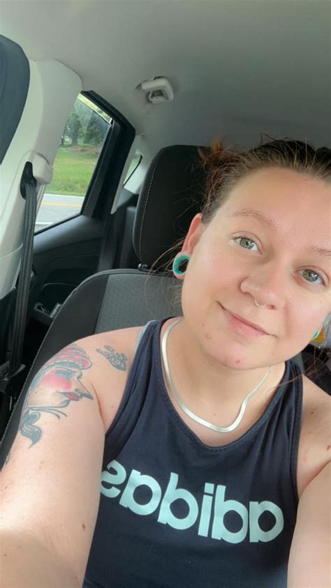 Car Selfies Really Do Have The Best Lighting 🤌 Rselfieover25