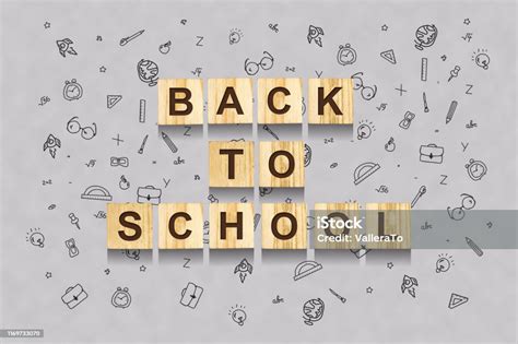 개념 학교로 돌아갑니다 다양한 학용품의 배경에 대한 나무 블록에 비문 손으로 그린 교육 Welcome Back Phrase에 대한 스톡 사진 및 기타 이미지 Istock