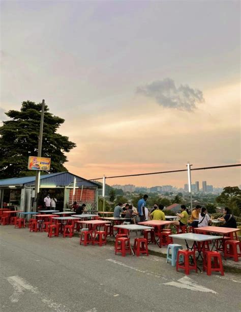 Kedai Makan Dengan Pemandangan Sunset Makan Lokal