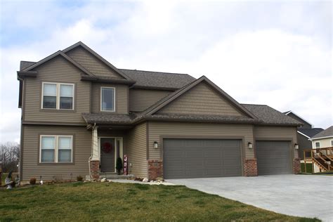 Mastic Rugged Canyon Dark Brown Siding And Staggered Shake Montana