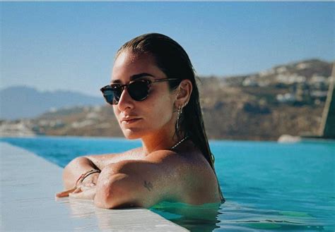 أمينة خليل تقضي عطلتها الصيفية في اليونان قناة صدى البلد