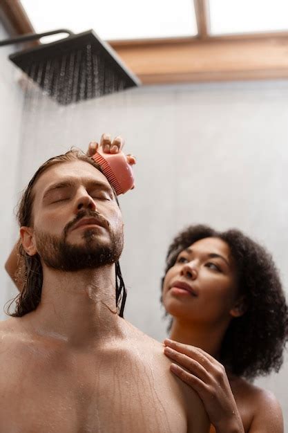 Images De Couple Sous Douche Téléchargement Gratuit Sur Freepik