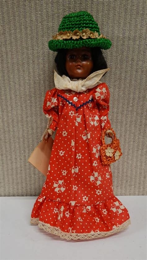 Hawaiian Doll Loke W Plastic Head And Hands In Red Muumuu And Green