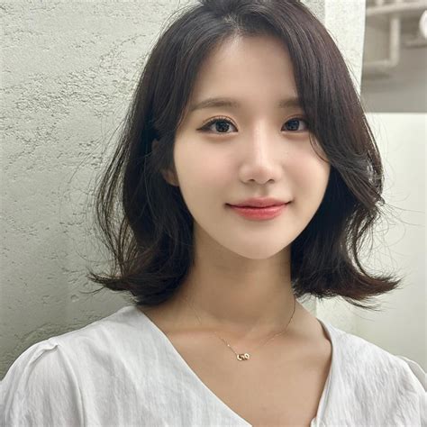 강남미용실 더차강남 최영실장 헤어컨설팅 단발중단발레이어드컷 On Instagram 볼륨감 있는 자연스러운 단발펌 🫧 사이드뱅 으로 분위기 한스푼 뿌리볼륨까지