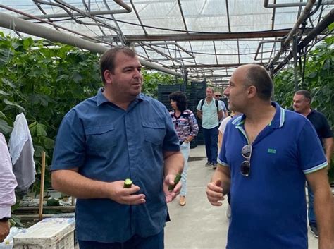 Министър Гечев обсъди с оранжерийни производители мерките за подпомагане на сектора Снимки